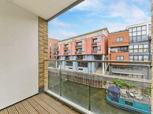 2 bedroom flat Limehouse