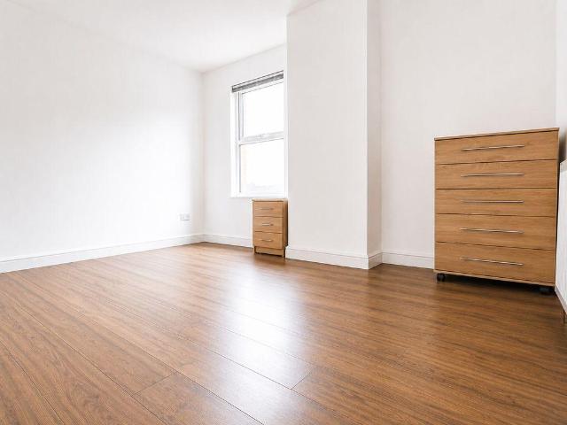 2 bedroom flat Manor House N4 2 bed flat to rent £2,000 pcm £462 pw