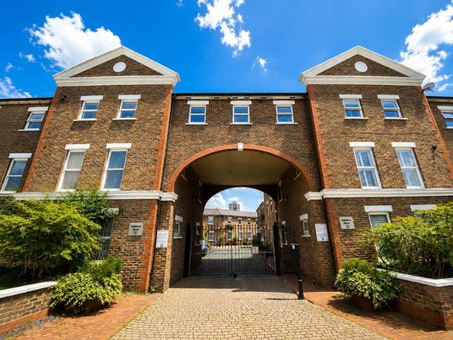 2 Bedroom Flat Near Oval Tube Station
