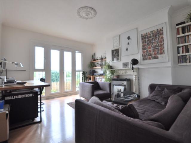 2 Bedroom Flat No Lounge in Kent Street E2