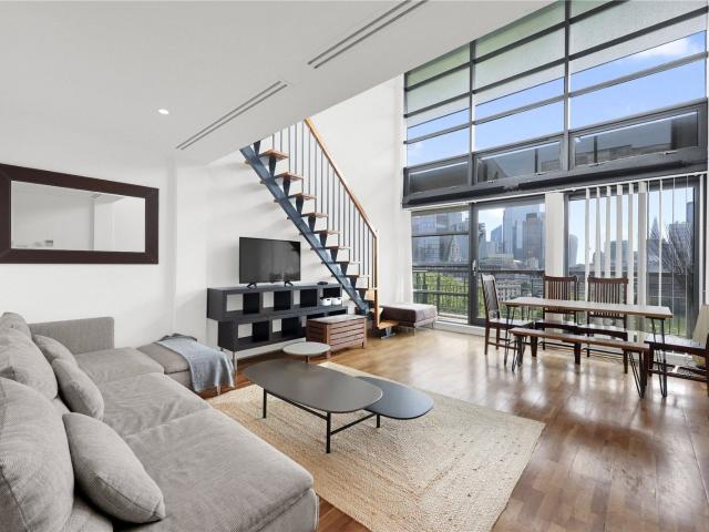 2 Bedroom Flat penthouse for rent in City Road, EC1Y