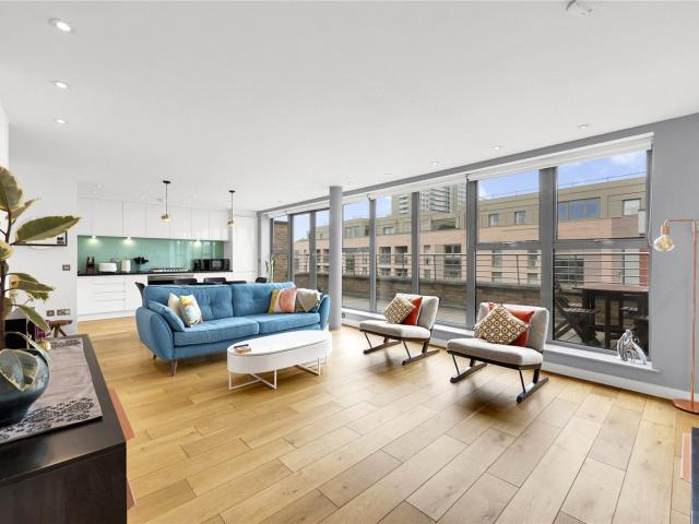 2 Bedroom Flat penthouse for rent in Seward Street, EC1V
