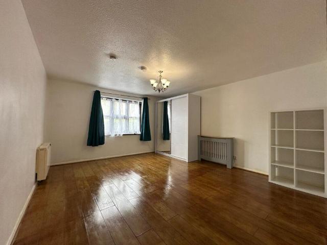 2 Bedroom Flat – Portland Road, Seven. 2 bed flat to rent £1,900 pcm £438 pw