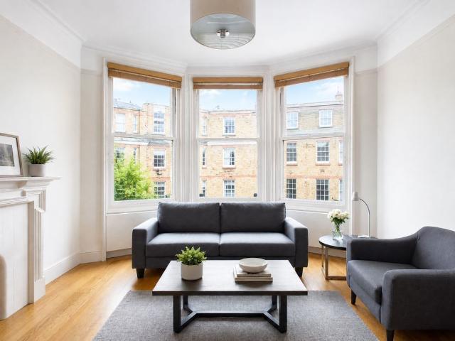 2 Bedroom Flat, Ridgmount Gardens, Bloomsbury, WC1E