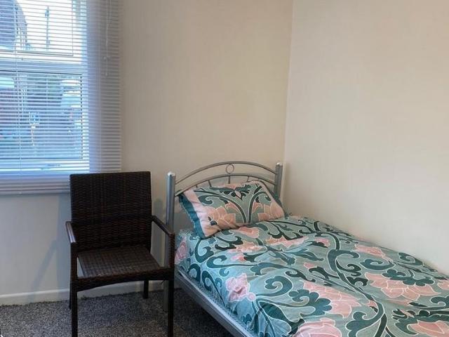 2 bedroom flat share to rent