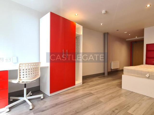 2 bedroom flat share to rent