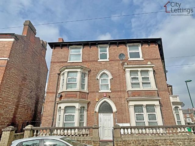 2 bedroom flat share to rent