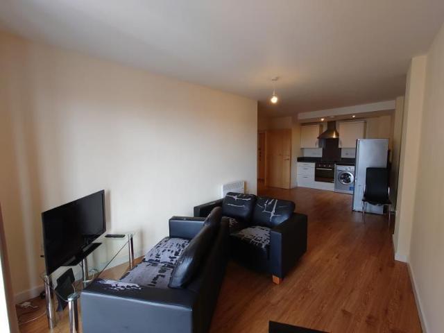 2 bedroom flat share to rent