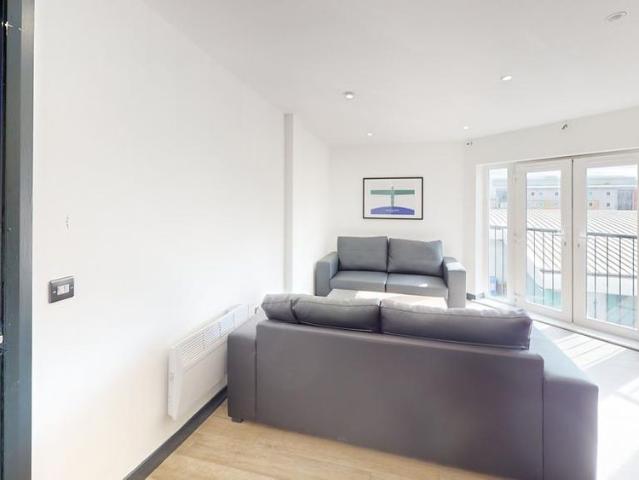 2 bedroom flat share to rent