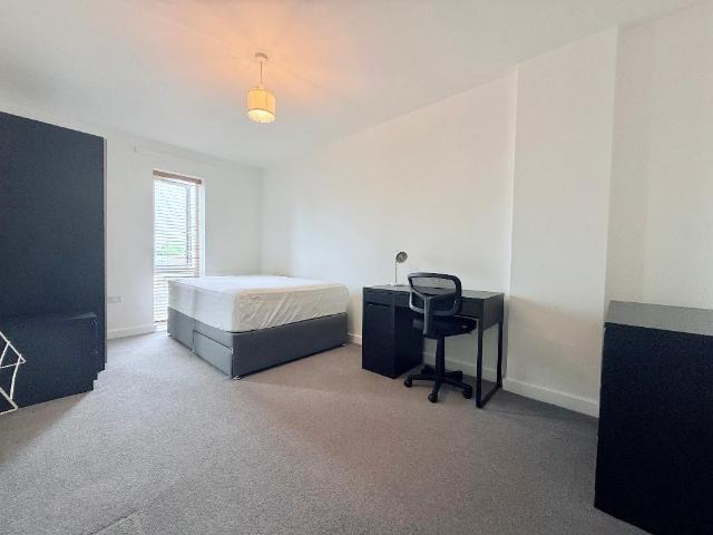 2 bedroom flat share to rent