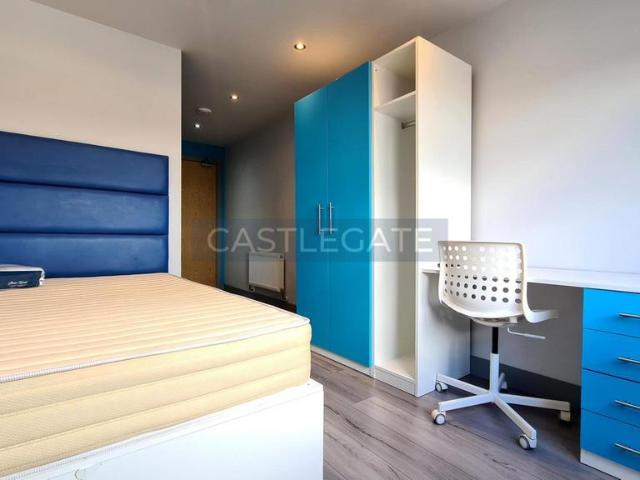 2 bedroom flat share to rent