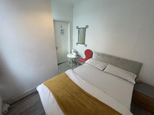 2 bedroom flat share to rent