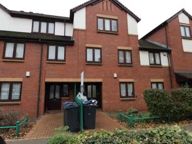 2 bedroom flat share for rent in Bodmin Grove, B Viewings, B7