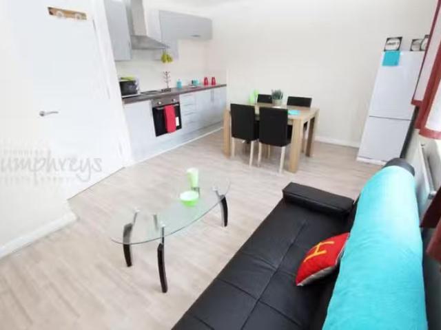 2 bedroom flat share for rent in Bodmin Grove, B Viewings, B7
