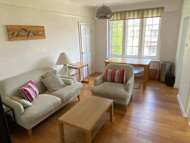 2 bedroom flat, suitable for couple