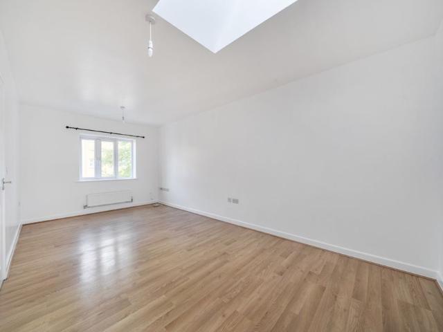 2 Bedroom Flat/Apartment To Rent in Ashford
