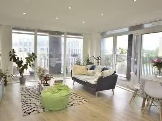 2+ bedroom flat/apartment to rent in Barton Fields Road, Headi.