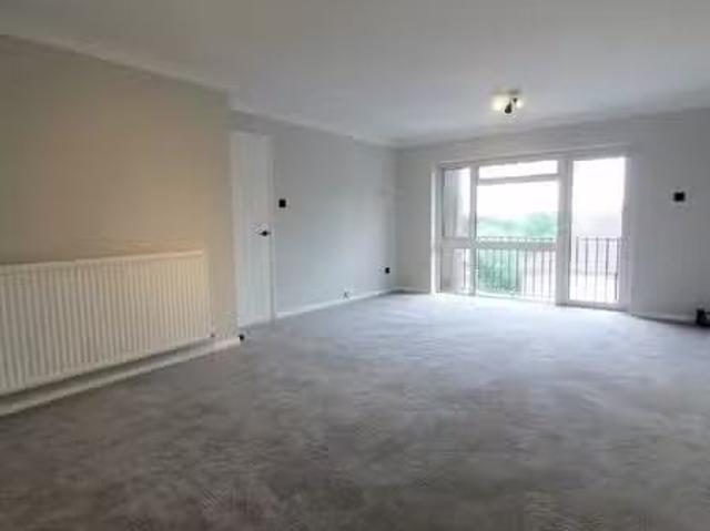 2+ bedroom flat/apartment to rent in Chartwell Court, Barnet.