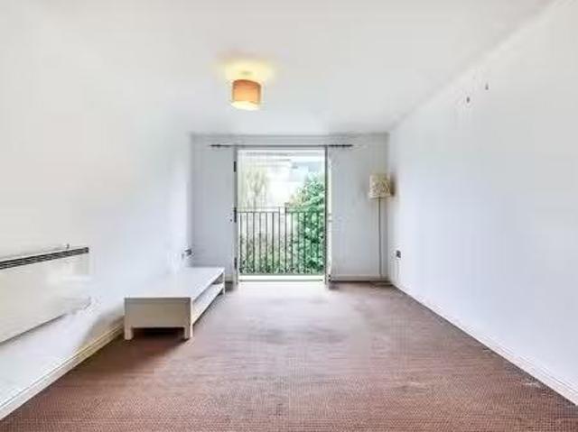 2+ bedroom flat/apartment to rent in Garratt Lane, London, SW18