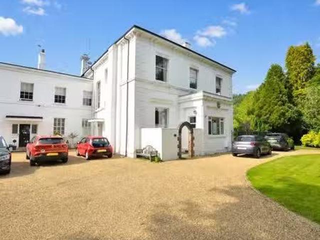 2+ bedroom flat/apartment to rent in Pixham Lane, Pixham, Dork.