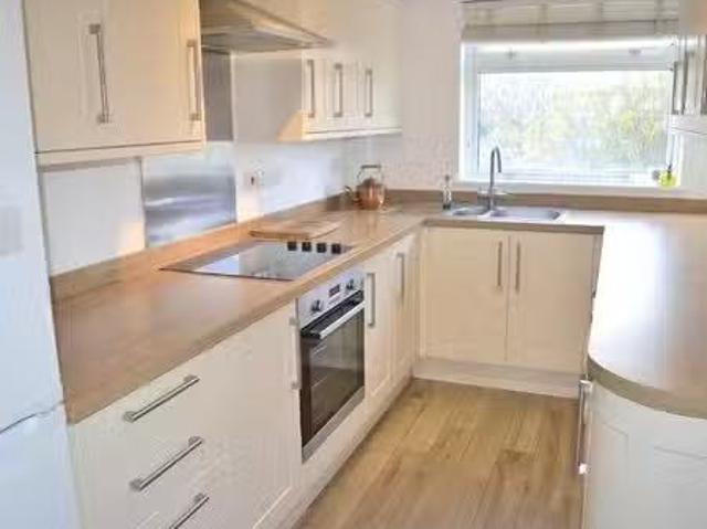 2+ bedroom flat/apartment to rent in Shirley Heights, Shirley.