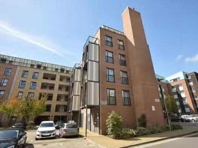 2+ bedroom flat/apartment to rent in Wave Court, Maxwell Road.