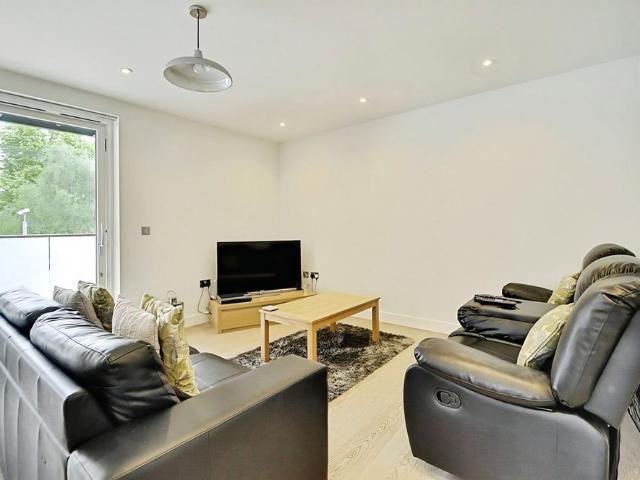 2 Bedroom Flat/Apartment to rent