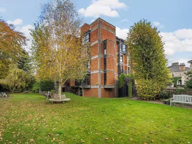 2+ bedroom flat/apartment for sale in Beaufort Road, Clifton.