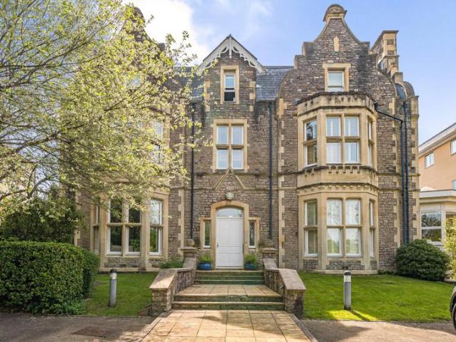 2+ bedroom flat/apartment for sale in Chattenden House, Stoke.