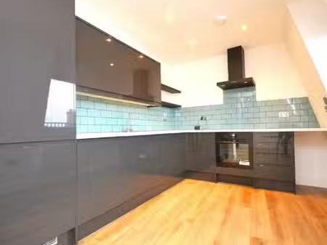 2+ bedroom flat/apartment, newhome to rent in Balham High Road.