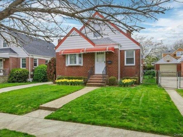 2 bedroom, Floral Park NY 11001 102562387