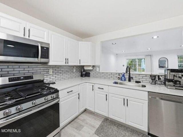 2 bedroom, Freehold NJ 07728 105160599