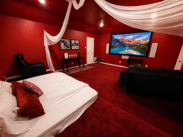 2 Bedroom Furnished Upstairs Space Carrollton