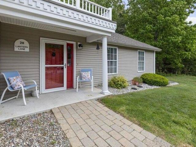 2 bedroom, Kingston NH 03848 103037705