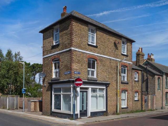 2 Bedroom Maisonette Flat