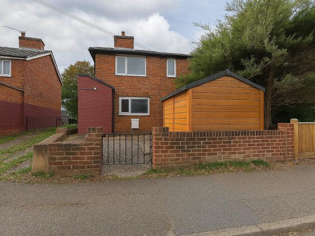 2 BEDROOM House