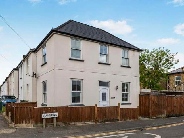 2 Bedroom House