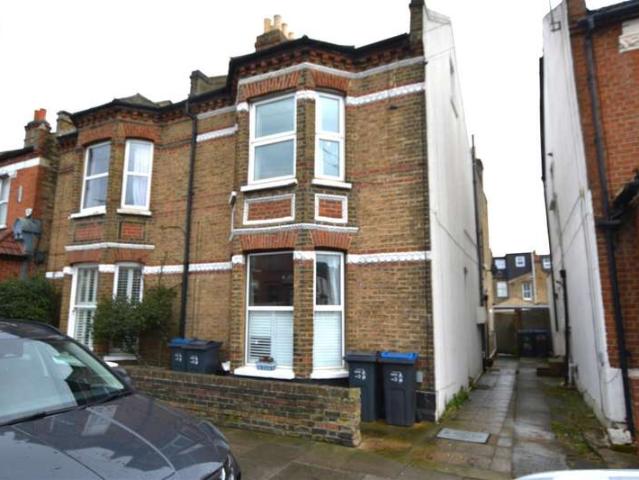 2 Bedroom Maisonette Flat
