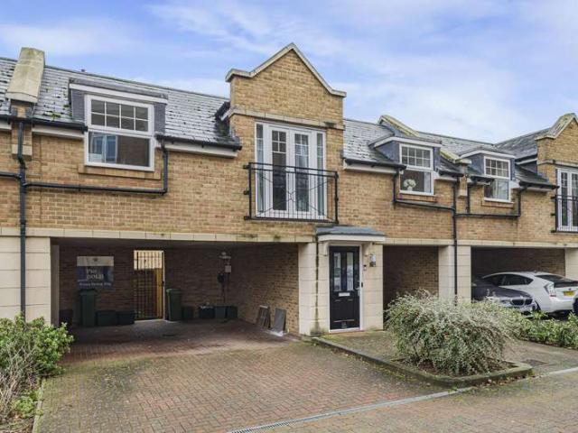 2 Bedroom Maisonette Flat