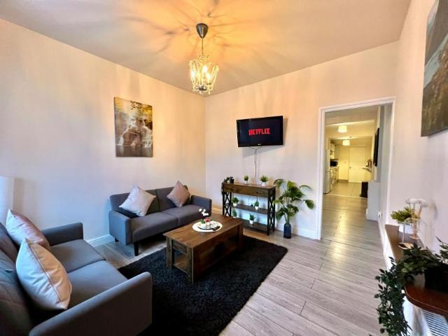 2 Bedroom House Coventry Coventry 93949546