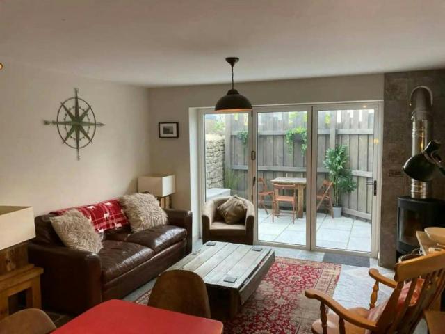2 Bedroom House Cowbridge Cowbridge 103695800