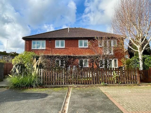 2 Bedroom House Coleshill West Midlands 104179548
