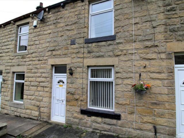 2 Bedroom House Colne Lancashire 100881696