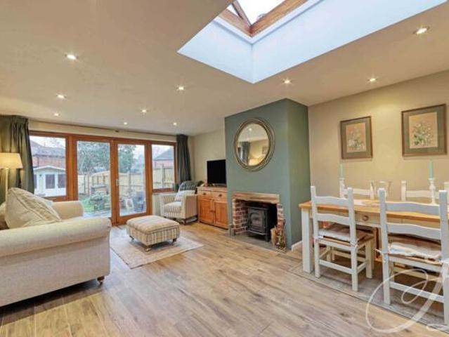 2 Bedroom House Cookham Windsor And Maidenhead 99475948