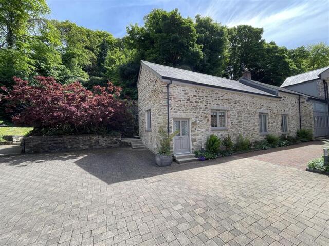 2 Bedroom House Cornwell Oxfordshire LS100614815