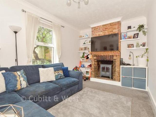 2 Bedroom House Caterham Surrey 99161673