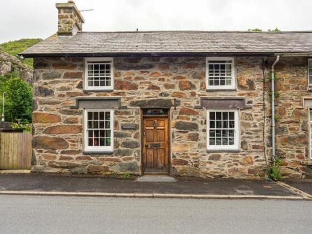 2 Bedroom House Caernarfon Gwynedd LS99840164