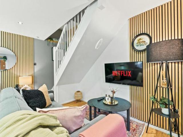 2 Bedroom House Cambridge Cambridge LS78126461