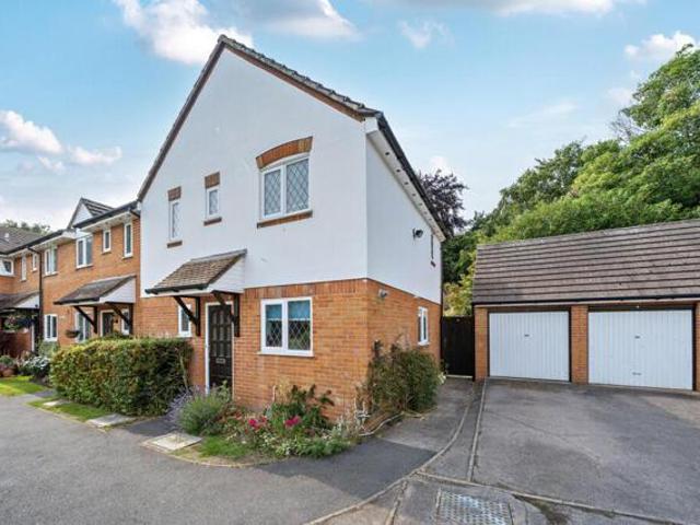 2 Bedroom House Chalfont St. Peter Buckinghamshire LS101119384