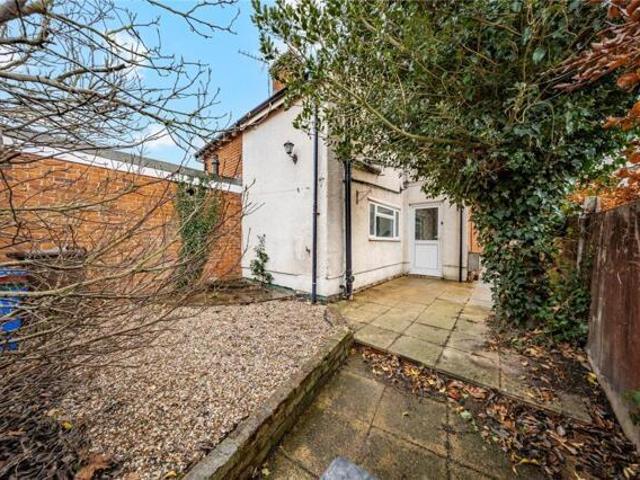 2 Bedroom House Chelmsford Essex LS99290373